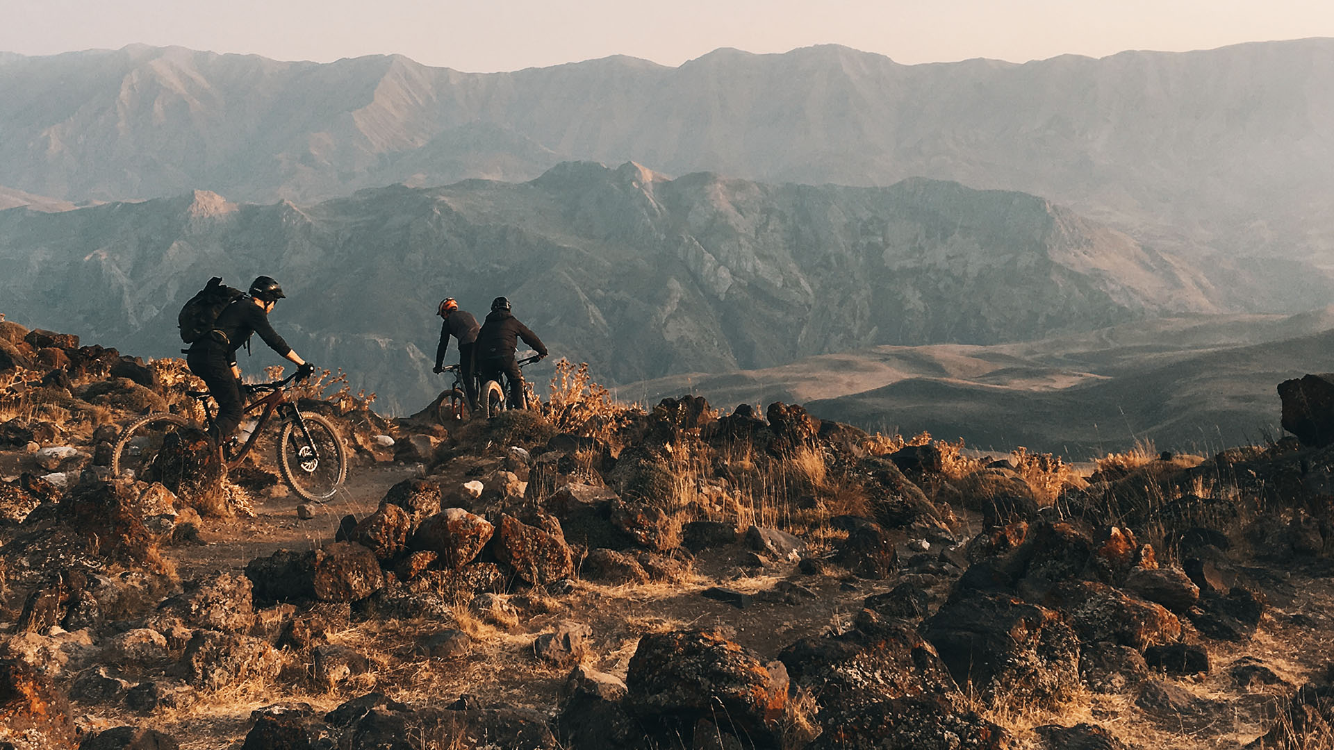 MTB trip in Iran - Mountainbiking adventure on the top of the Damavand